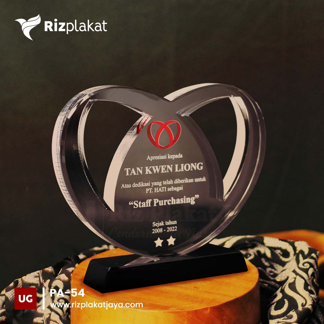Plakat Akrilik Penghargaan Karyawan PT Hati