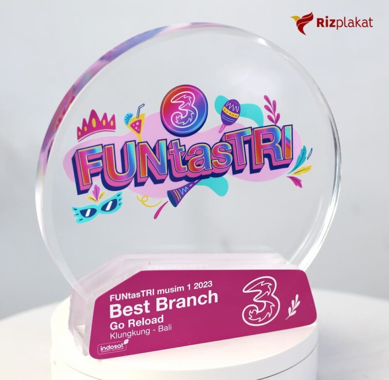 15 Ide Desain Plakat Akrilik Paling Kreatif dan Terpopuler